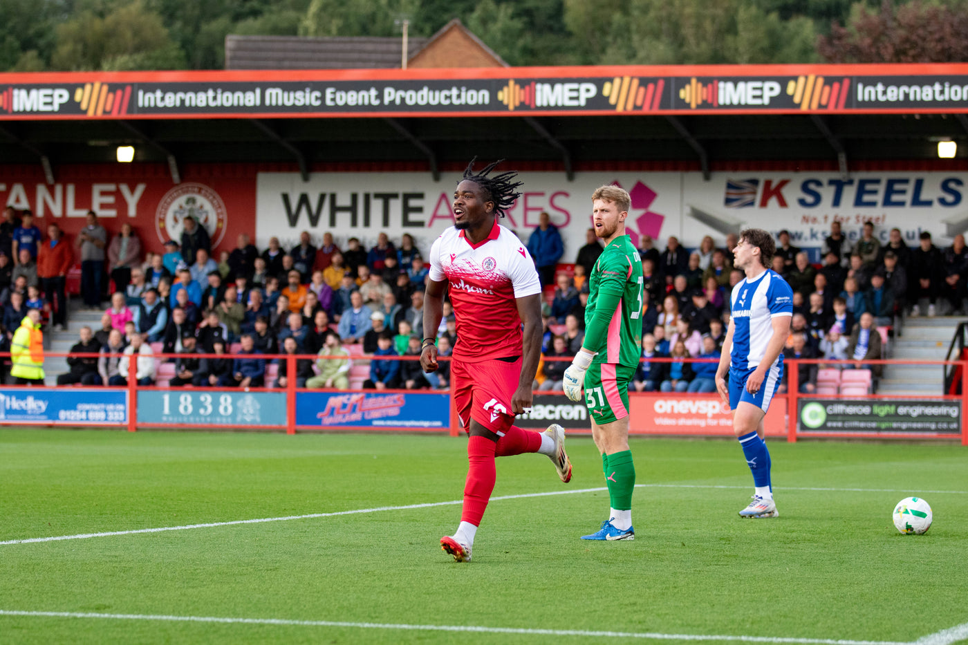 Anjola Popoola links up with the Magpies!